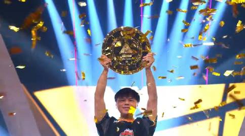 小孩他又一次做到了！#xiaohai电竞世界杯卫冕#