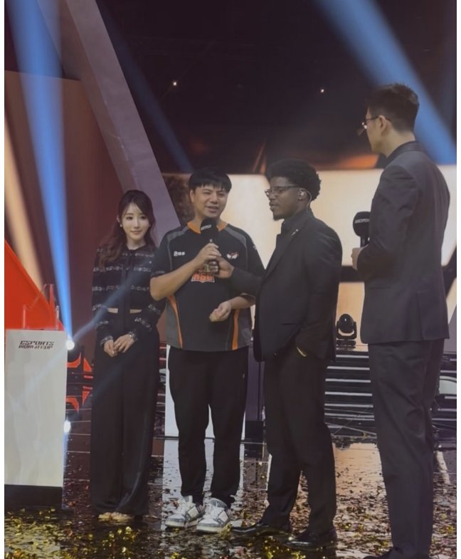 小孩曾卓君卫冕EWC《街头霸王6》冠军，妻子小红书发文感恩所有！