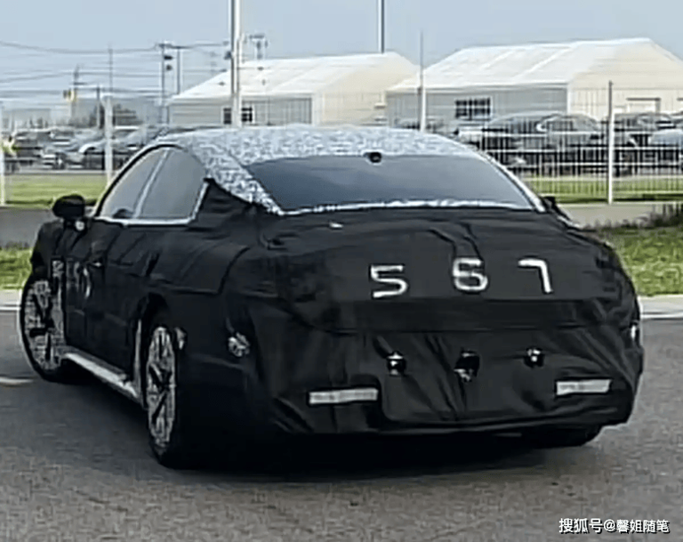 小米SU7 L加长版谍照曝光，车长或突破5.2米，剑指行政豪华市场