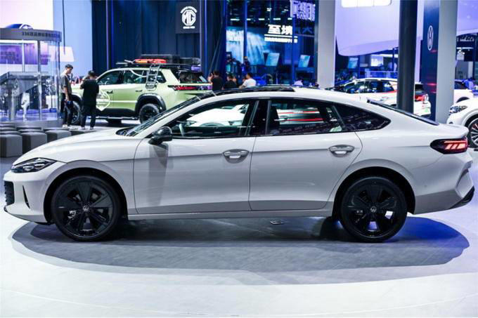 13.99万买高尔夫GTI同款2.0T！大众凌渡L GTS成都车展上市