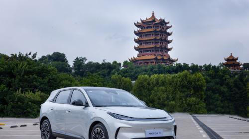 座椅舒适性对决 极狐T1 6.88万起 MG4差距明显