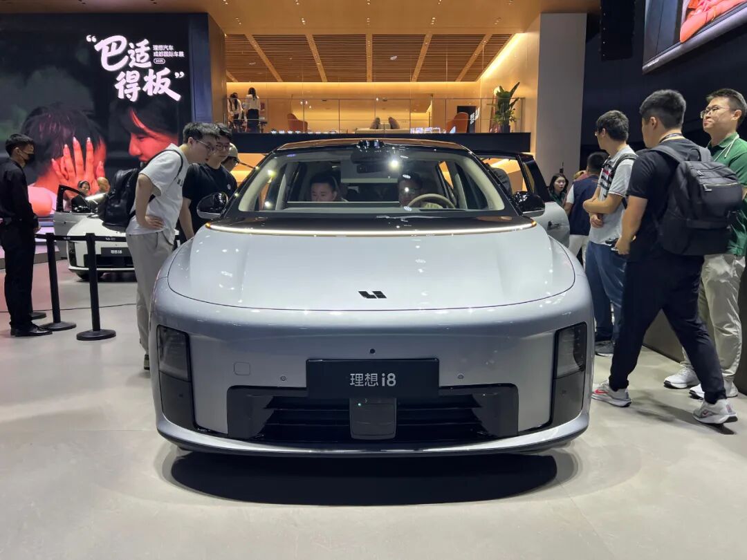 33.98万起 720km续航 纯电大六座 替MEGA一雪前耻？