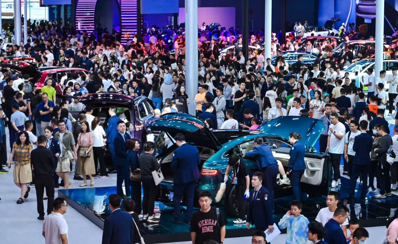 鸿蒙智行门店实探新款R7/S7 看看线下用户都怎么说？