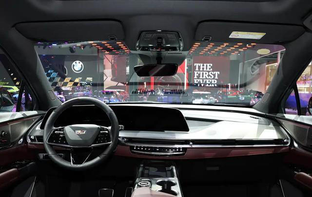 惊喜价22.99万起！新款凯迪拉克XT5于成都车展亮相，新增外观配色