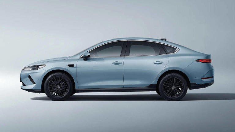 10万预算选纯电家轿 秦PLUS EV 零跑B01 小鹏M03您怎么选