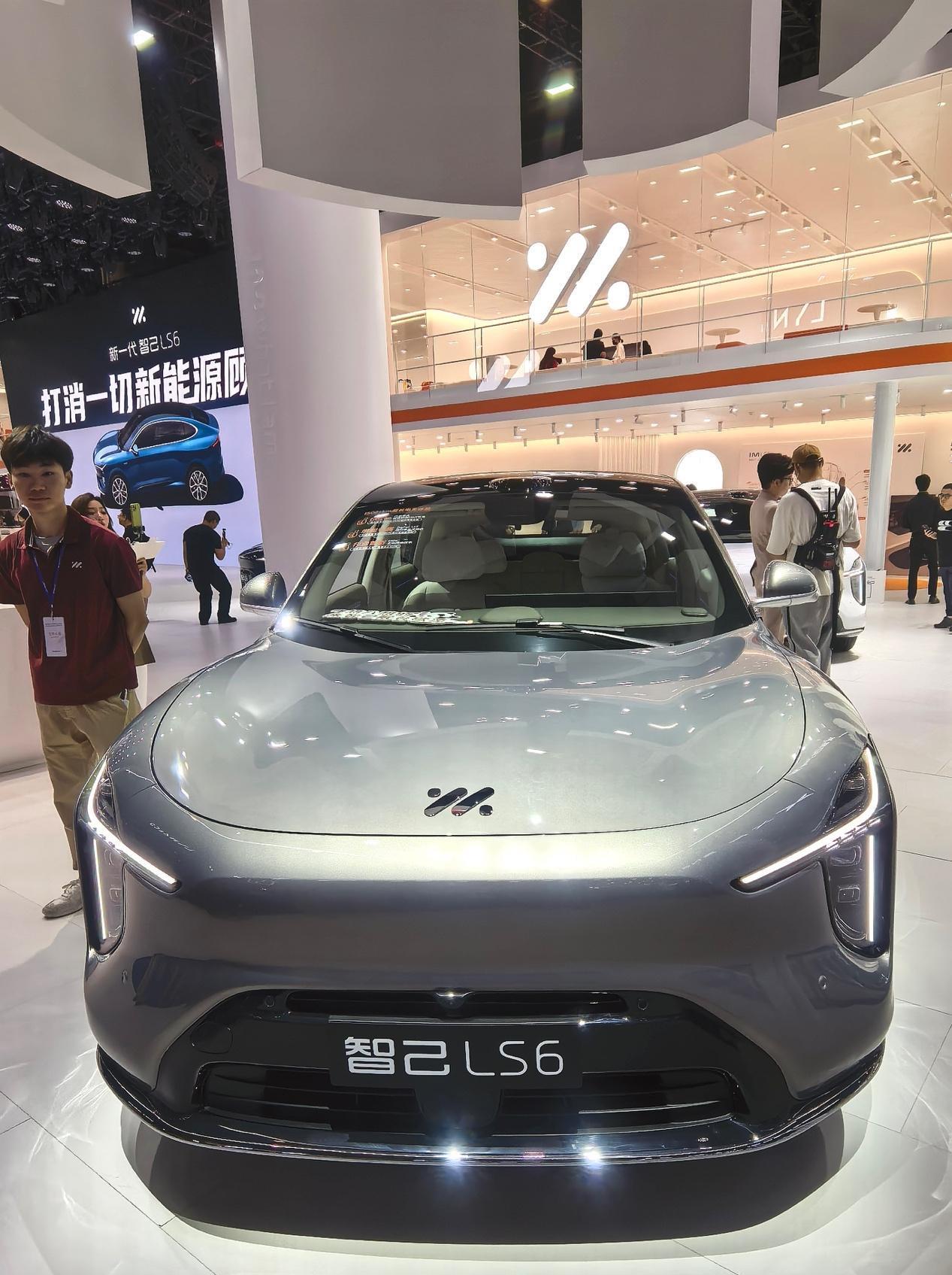 全新智己LS6亮相，预售价格20.99-27.99万元