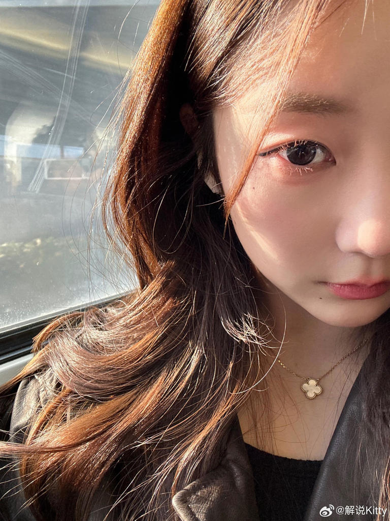 前LPL英文流解说Kitty晒照：跟👊说了让KDA回归