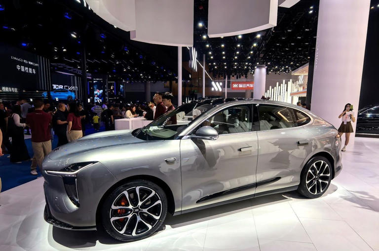 全新智己LS6亮相，预售价格20.99-27.99万元