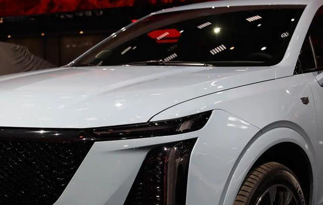 惊喜价22.99万起！新款凯迪拉克XT5于成都车展亮相，新增外观配色