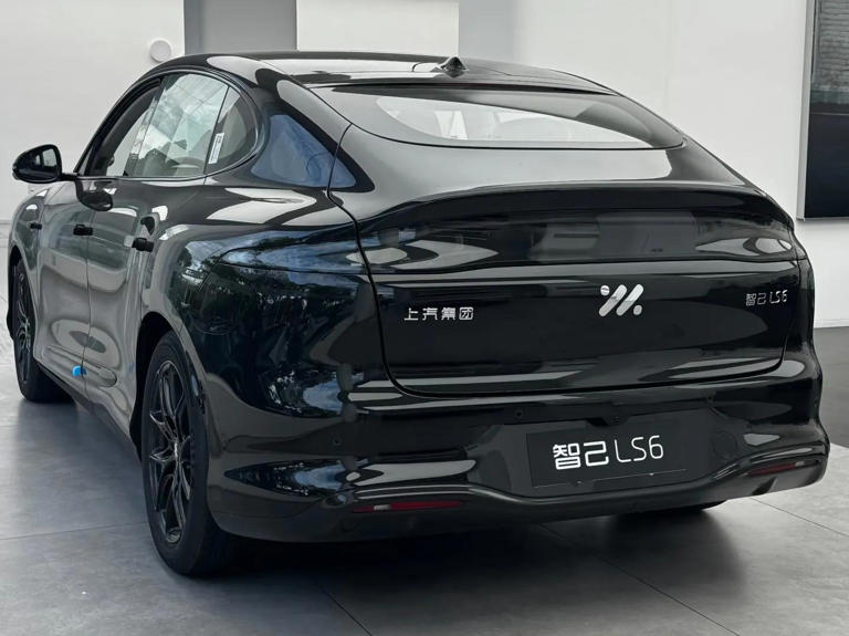 21.99万新智己LS6增程版，5秒破百+5屏交互，超给力