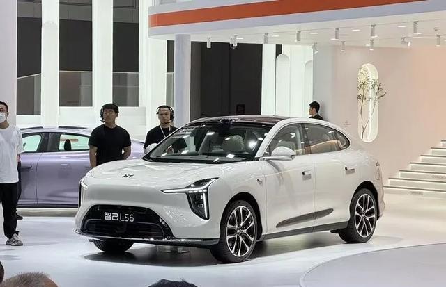 48天狂揽4.8万单！新一代智己LS6凭啥成20万级五座SUV“黑马”？