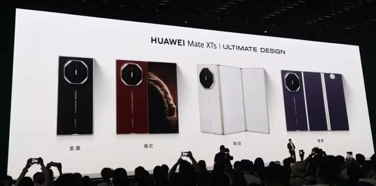华为三折叠Mate xTs非凡大师售价17999元起，支持手写笔、折叠键盘，首次将PC软件装入