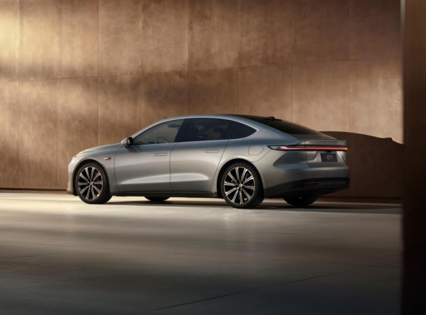 李斌剧透2026年蔚来新车计划：专注卖大车，EC7和ET7暂无改款