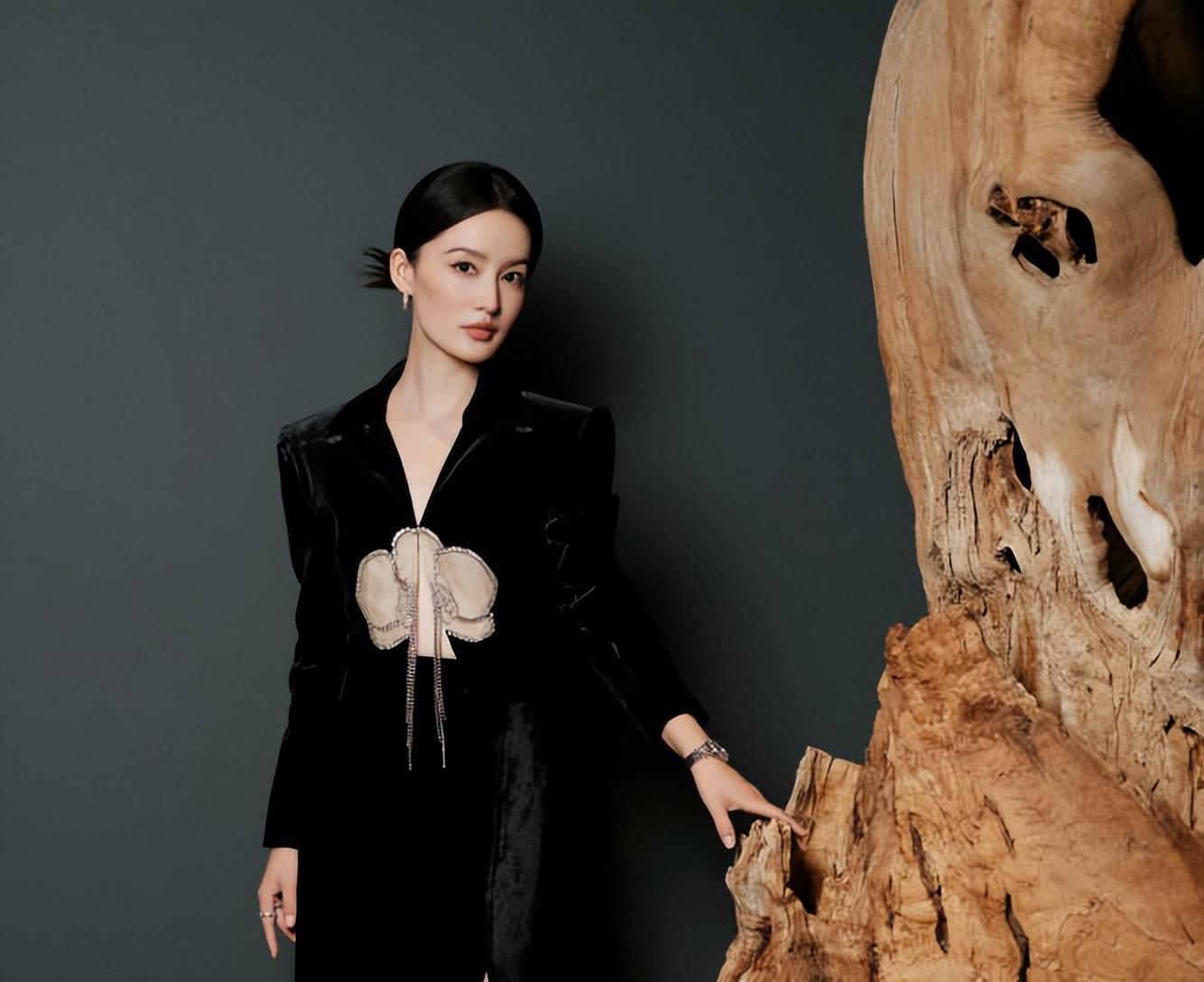 看李沁如何用穿搭提升气质，打造女神范儿，时尚感满满