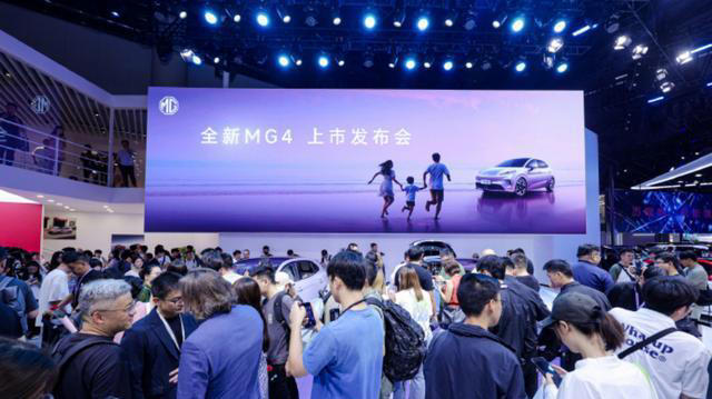 7万内续航破400km超能打！MG4 EV上市成纯电黑马