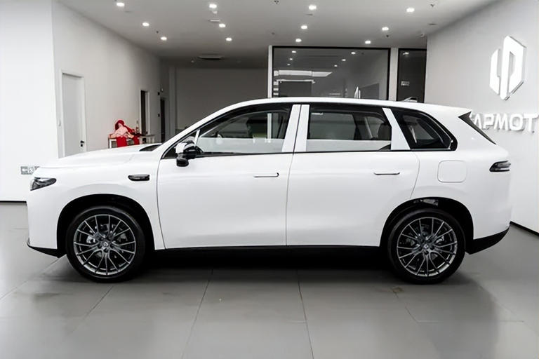 外观大气+800V高压平台，2026款零跑C10表现如何？