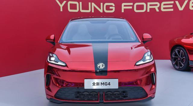 显然冲销量来了，全新名爵MG4起步6.88万，电动钢炮有点意思？
