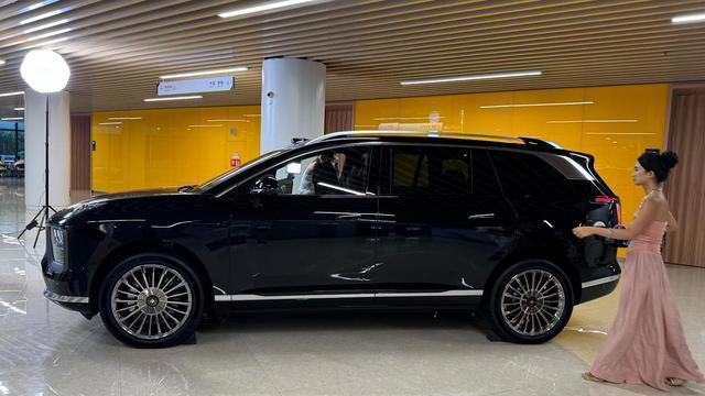 一辆20万级的昊铂HL增程版配800V超充