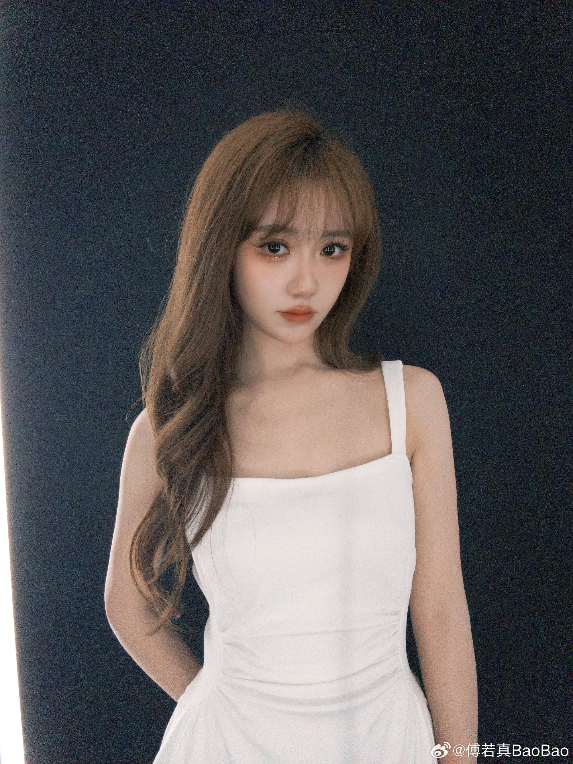 LPL主持BaoBao傅若真晒照：片段🧩
