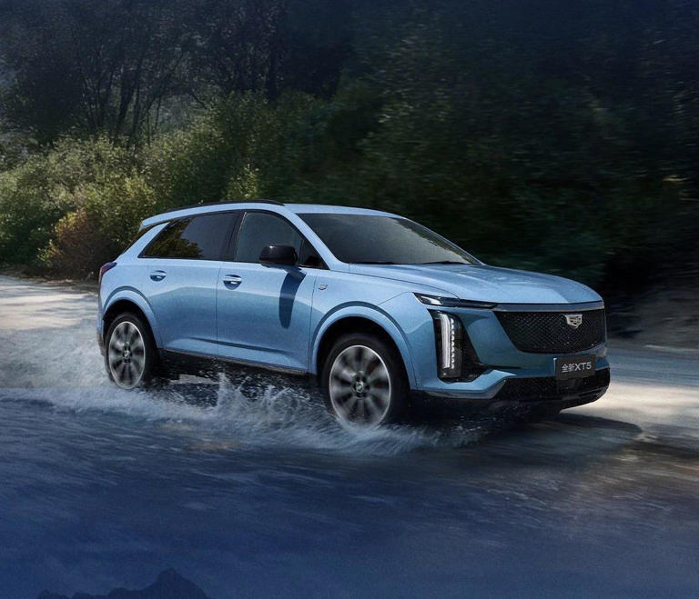 竞争奥迪Q5L！凯迪拉克XT5“赛里木蓝”8月29日上市，还有新权益