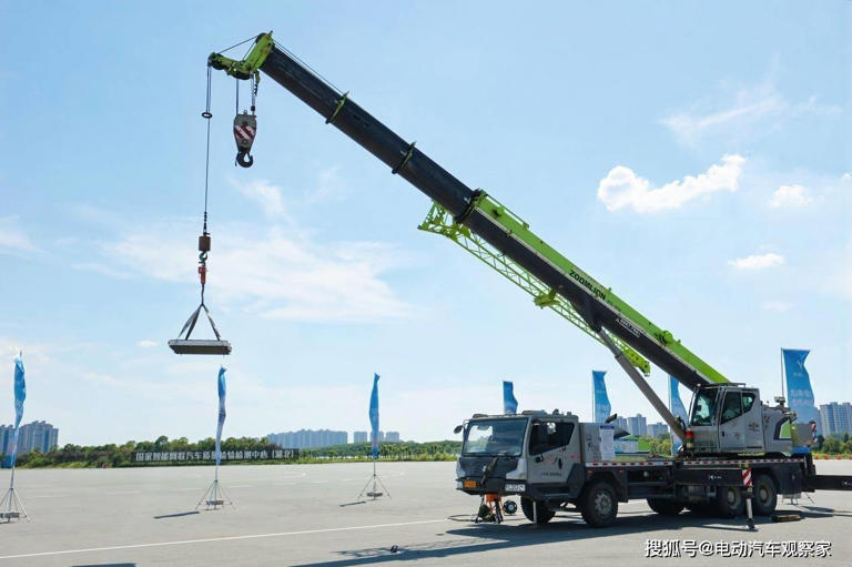 岚图汽车“岚海智混”技术发布，800V高压系统助力续航超1400公里