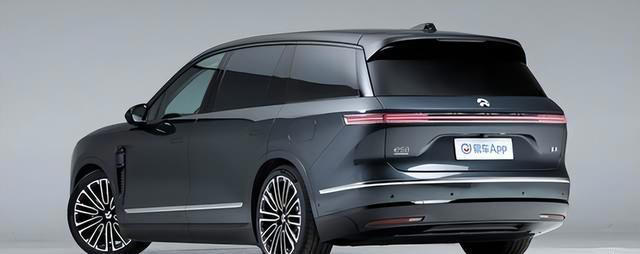 别再看增程了！30.88万的ES8开启纯电大三排新时代