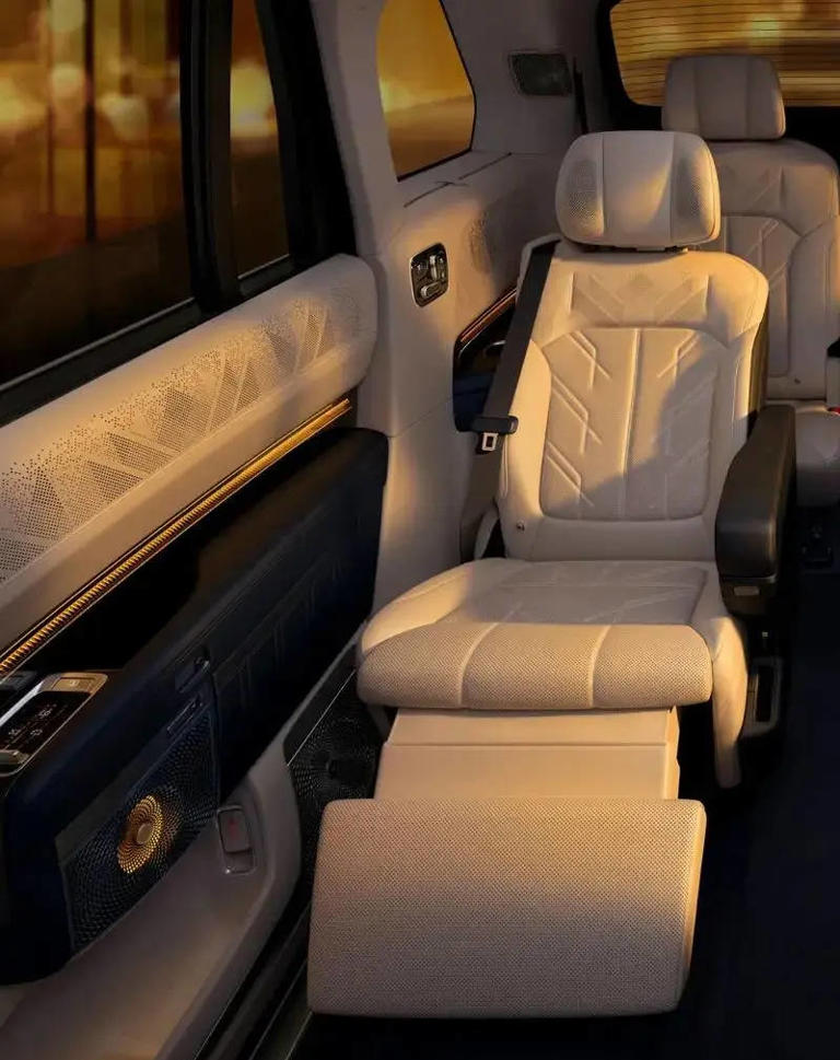 极氪9X内饰曝光：Naim音响+头等舱座椅，成都车展预售在即