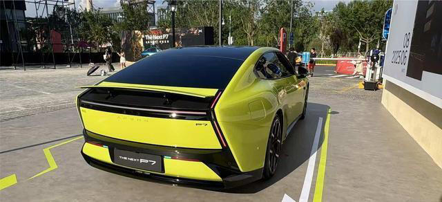 全新小鹏P7上市 售价21.98万元起 小米SU7至强对手