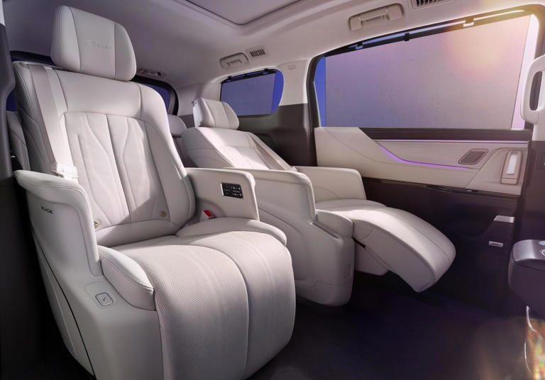 别克全新GL8陆尊33.99万元起售，豪华新能源头等舱