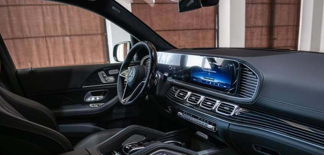 梅赛德斯–迈巴赫 GLS600，造型奢华大气，搭载4.0T+V8引擎