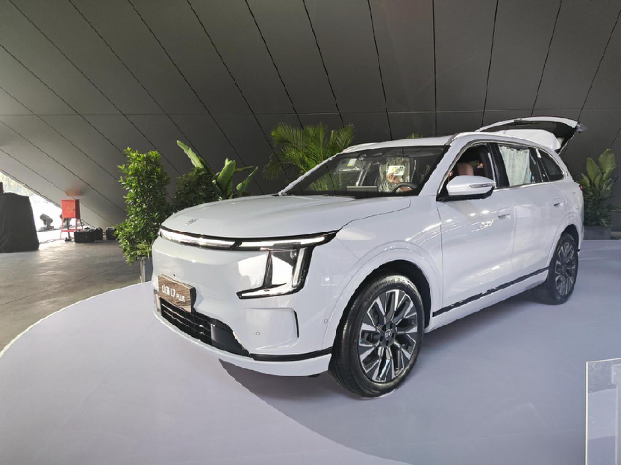 捷途山海L7 PLUS玩品类创新，“旅行小房车”概念能打响吗？