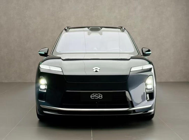 比理想 L9 便宜，比奔驰能装！蔚来全新 ES8：成都车展带火 “家用纯电新选择”