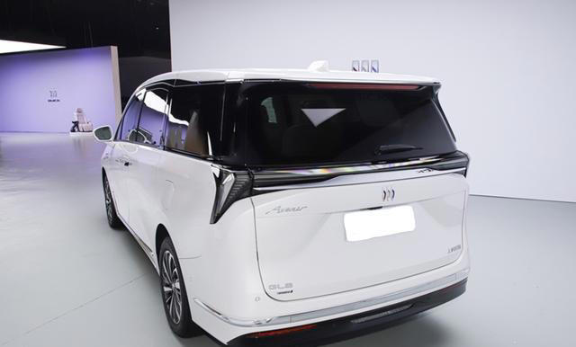 全新别克GL8陆尊上市，配“真龙”插混Pro系统，支持5C超充