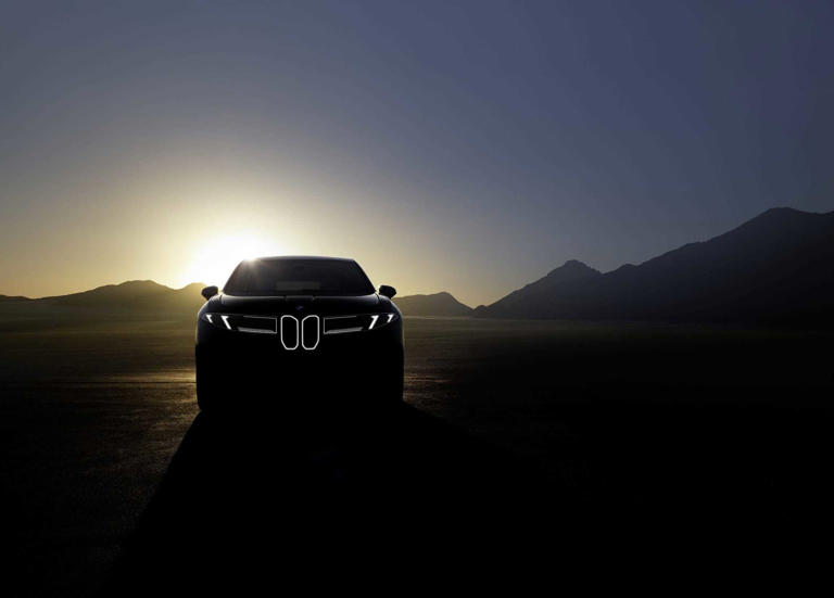 宝马全新iX3纯电SUV预告图曝光，独特灯光设计抢眼，续航可达800km