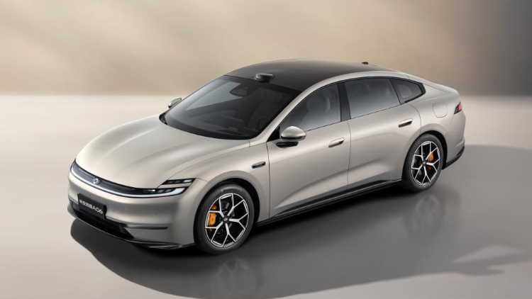 800V碳化硅高压平台+6C闪充，长安启源A06 全球首秀