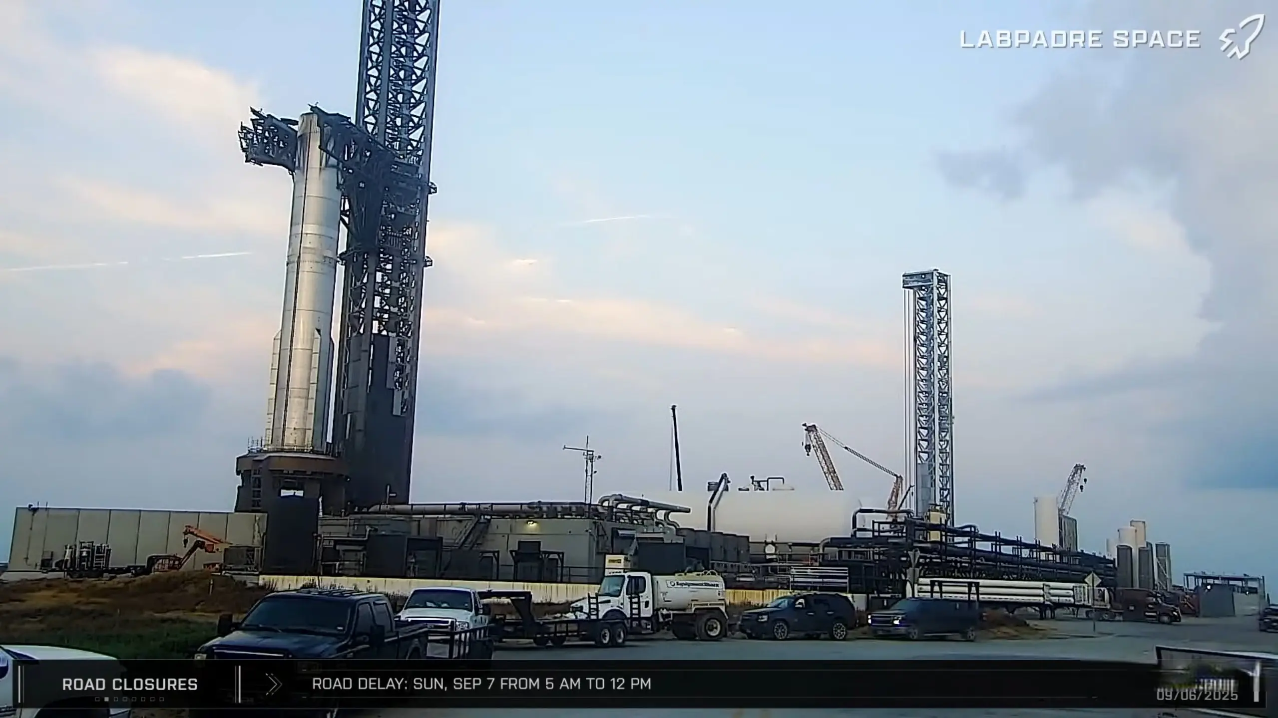 SpaceX最新火箭部件亮相 预计于明天发射232英尺高的星际飞船