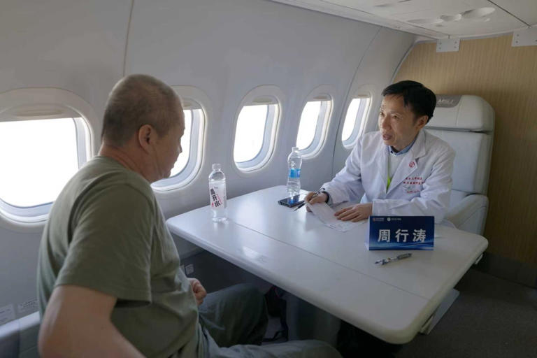 跨越沪疆两地，我国自主研发“五官健康C909医疗飞机”完成首飞