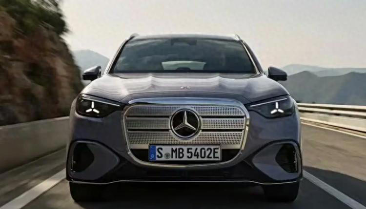 全新奔驰纯电GLC官图泄露，800V高压架构续航超650km