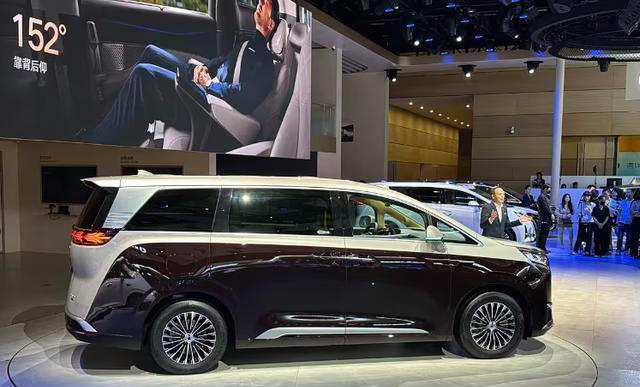 腾势D9新车型上市！多种车型可选，售价30.98万元起