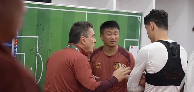 CCTV5直播，王钰栋单挑澳大利亚防线，U23国足拿1分即可 后卫3选2