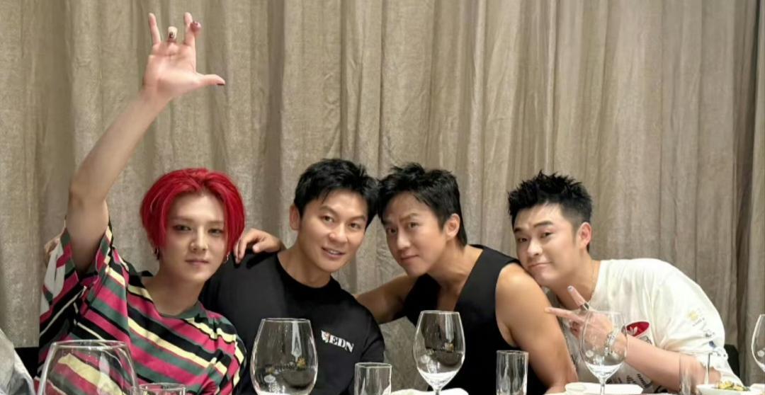 邓超陈赫鹿晗合体唱WUHA，李晨现身影院级回忆杀！