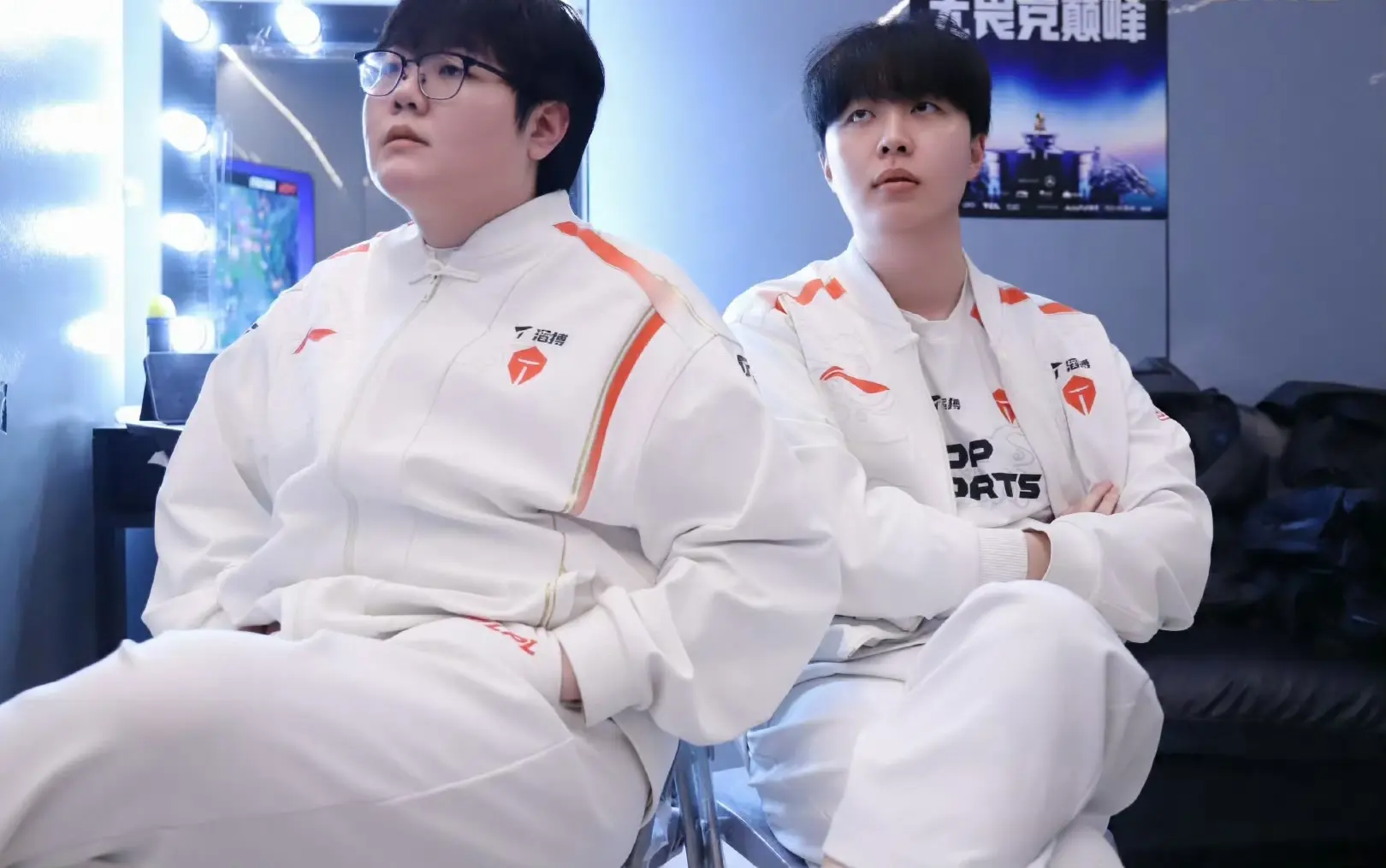 LPL最强全华班晋级S15！全员预定冠军引热议，369刷新耻辱下限