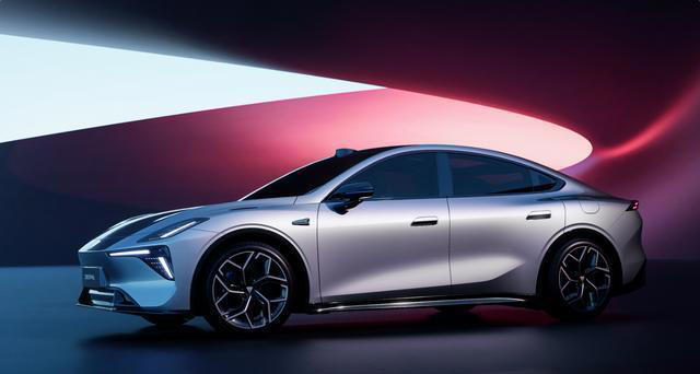 深蓝L06内饰正式公布：配花瓣大灯+首搭3nm芯片，或接替L07