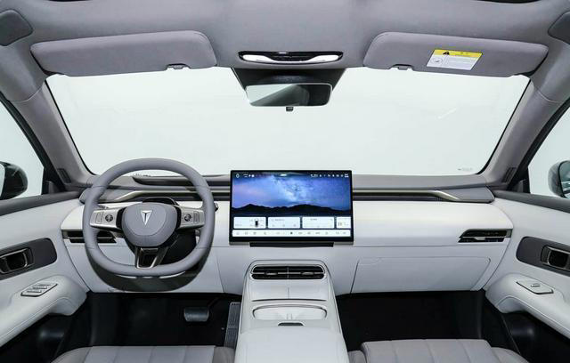 深蓝L06内饰正式公布：配花瓣大灯+首搭3nm芯片，或接替L07