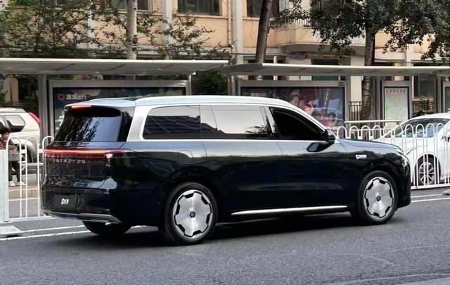 车长5米2+800V架构，零跑D19实车曝光，上市卖多钱能火