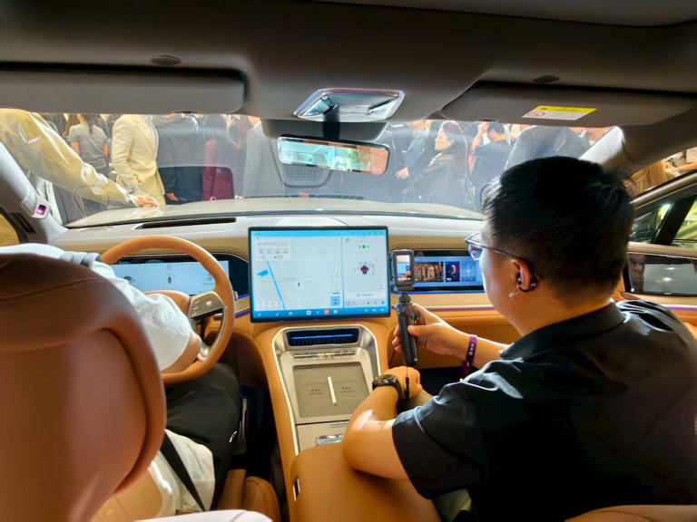 比亚迪一周连发两款豪华SUV！全新腾势N9 38.98万开卖，新帅李慧首秀