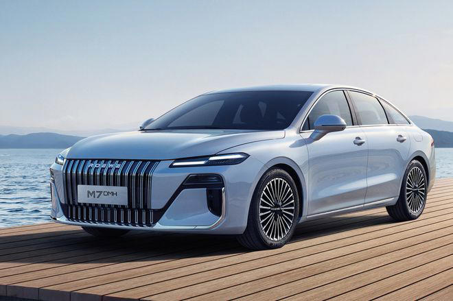 荣威D7 DMH上市：近五米车身搭配超长续航，解锁家庭出行新体验