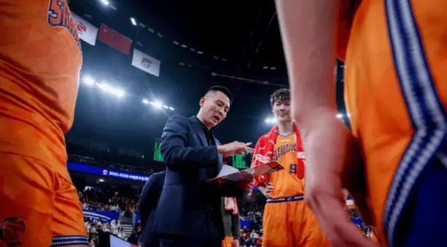 CBA将要改制!与FIBA接轨,10分钟+5犯规,媒体：本土球员机会将更少