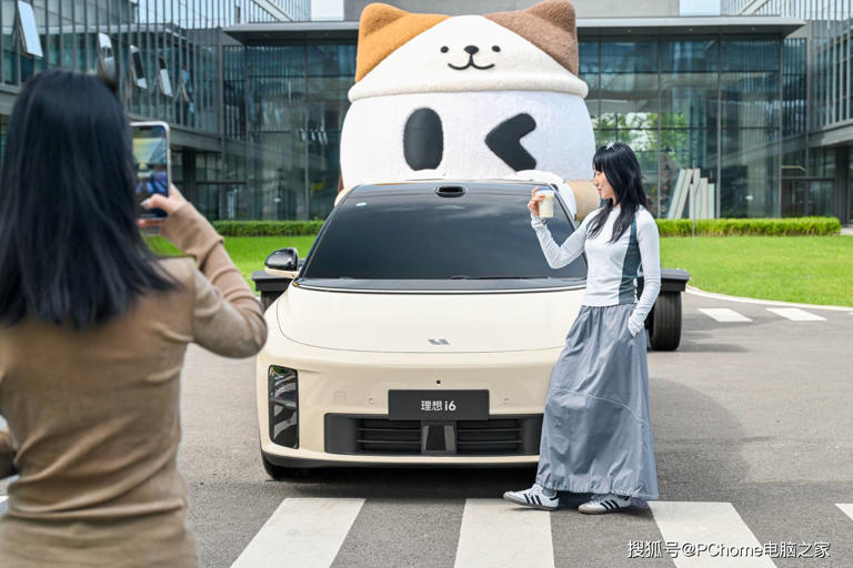 理想i6“云朵黄”新色亮相北京研发总部，9月26日上市纯电SUV再添新选择