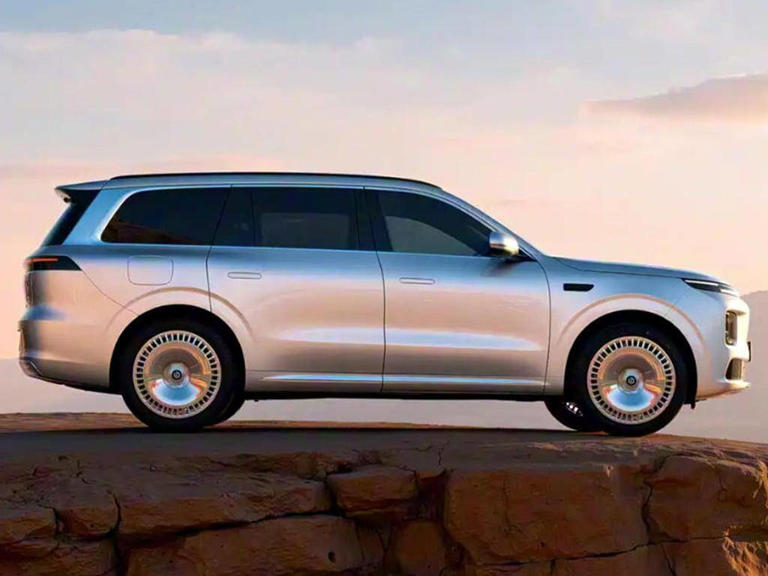 想买大型SUV的有福了！零跑D19定档10月16日发布，或售25-30万